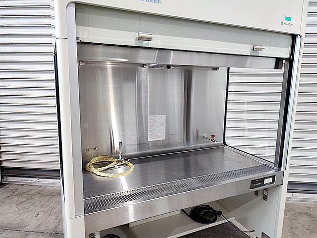 Bio clean bench CCV1300E Hitachi-IES | Used Medical Equipment Supplier ...